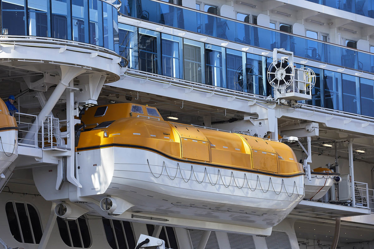 Semi-gravity davits for cruise vessels - Navim Group