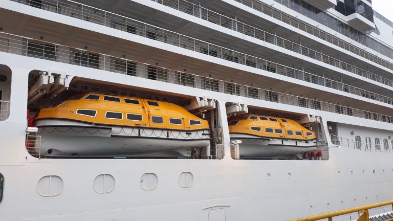 Side shell-doors for cruise vessels people and provisions - Navim Group