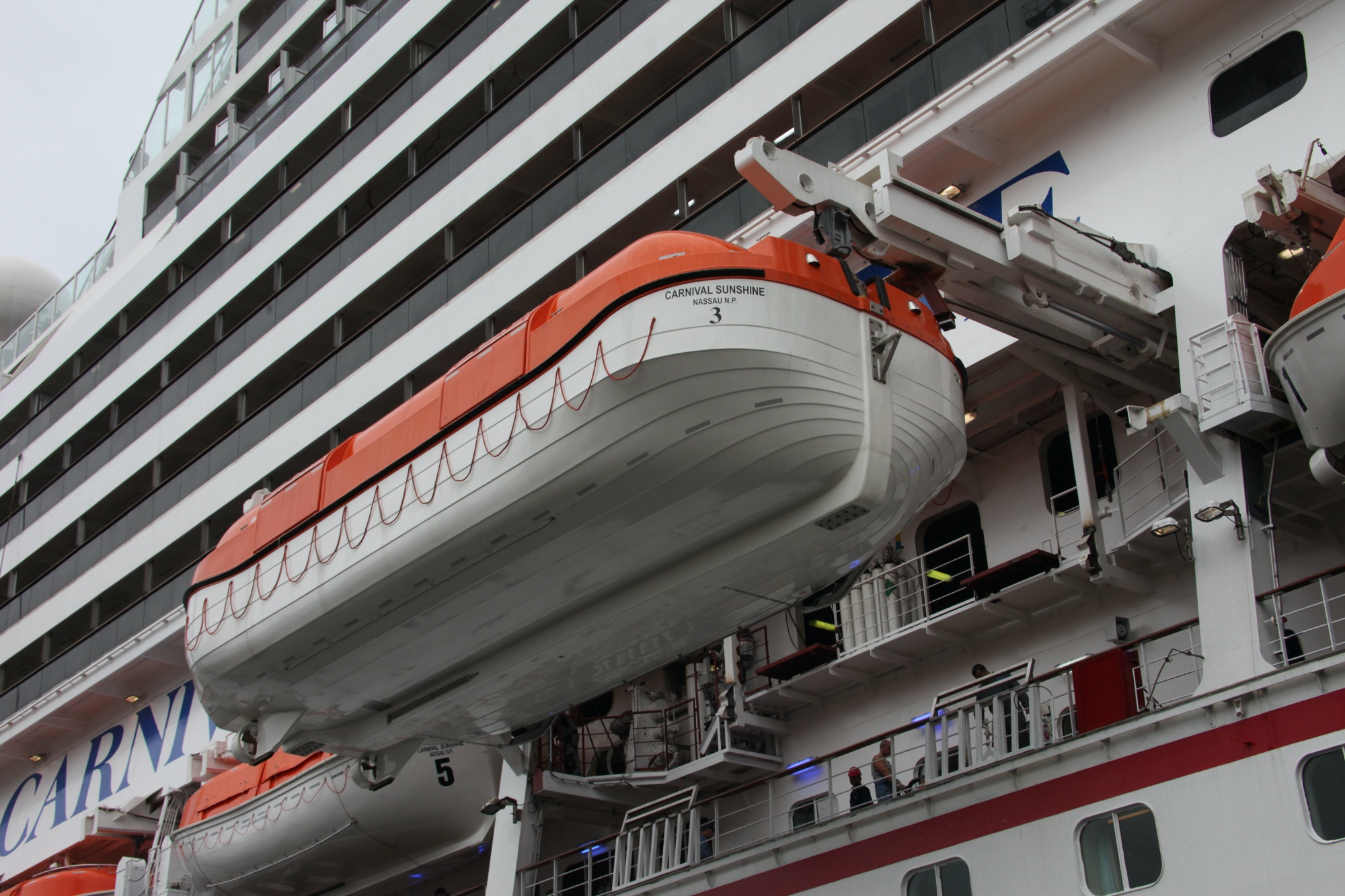 Telescopic davits for cruise vessels - Navim Group