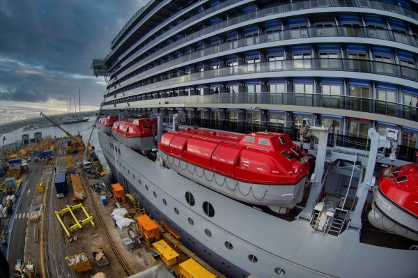 Semi-gravity davits for cruise vessels - Navim Group