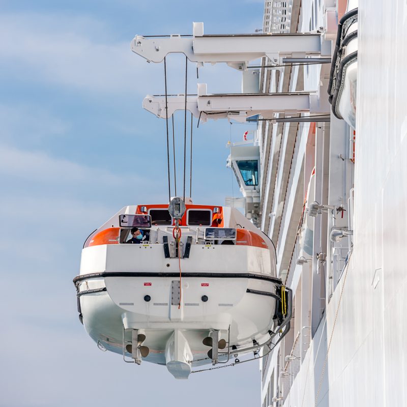 Telescopic davits for cruise vessels - Navim Group