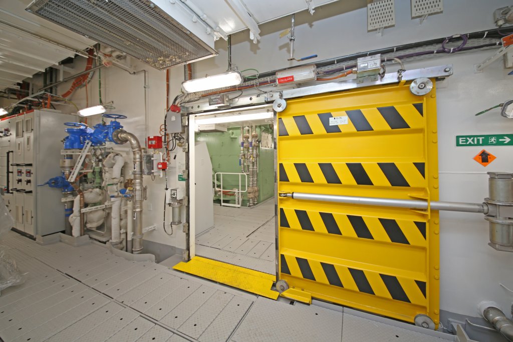 Go-Tec Watertight doors and splash doors on ships - Navim Group